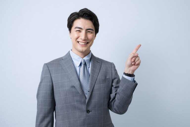 AIエージェントと生成AIの決定的な3つの違い！活用事例も紹介 - Automation Lab